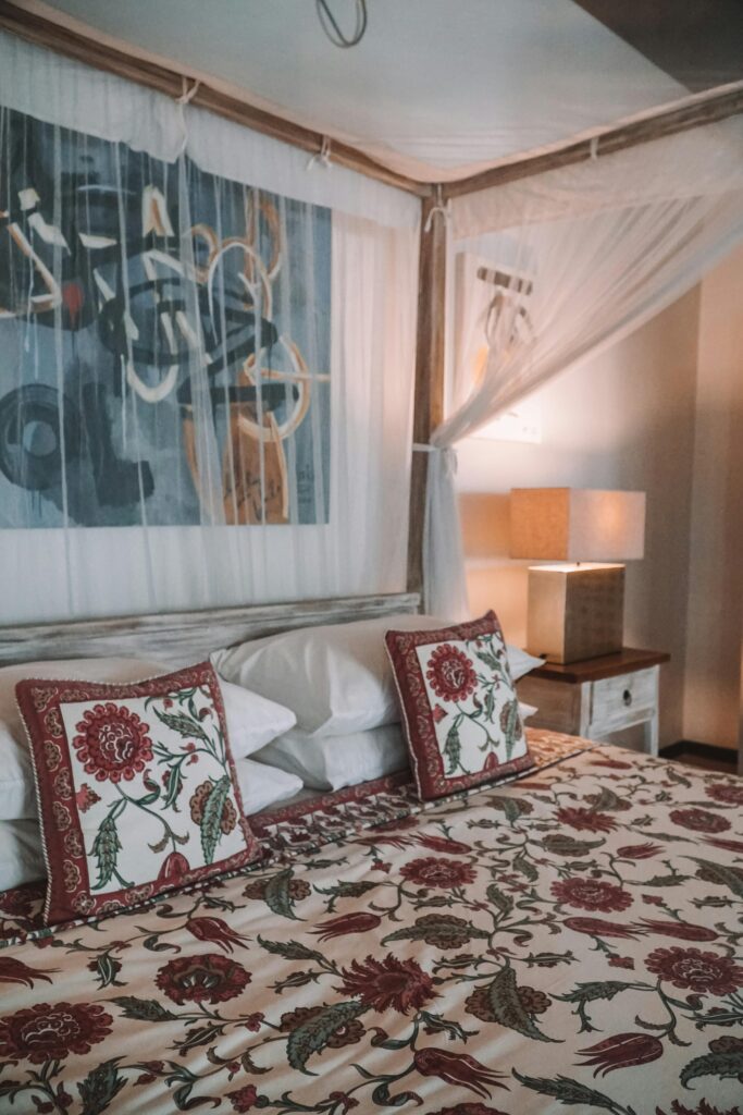 Elegant Four Poster Canopy Bed: Timeless Bedroom Luxury